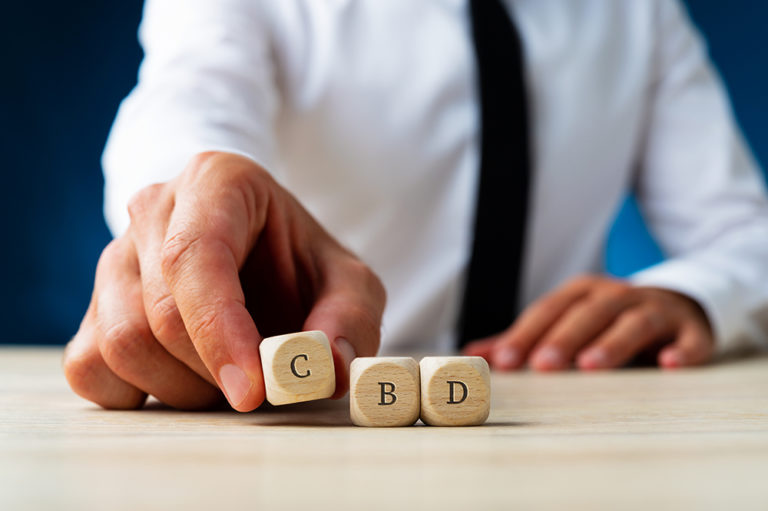 Comment utiliser l'huile de CBD pour moins stresser